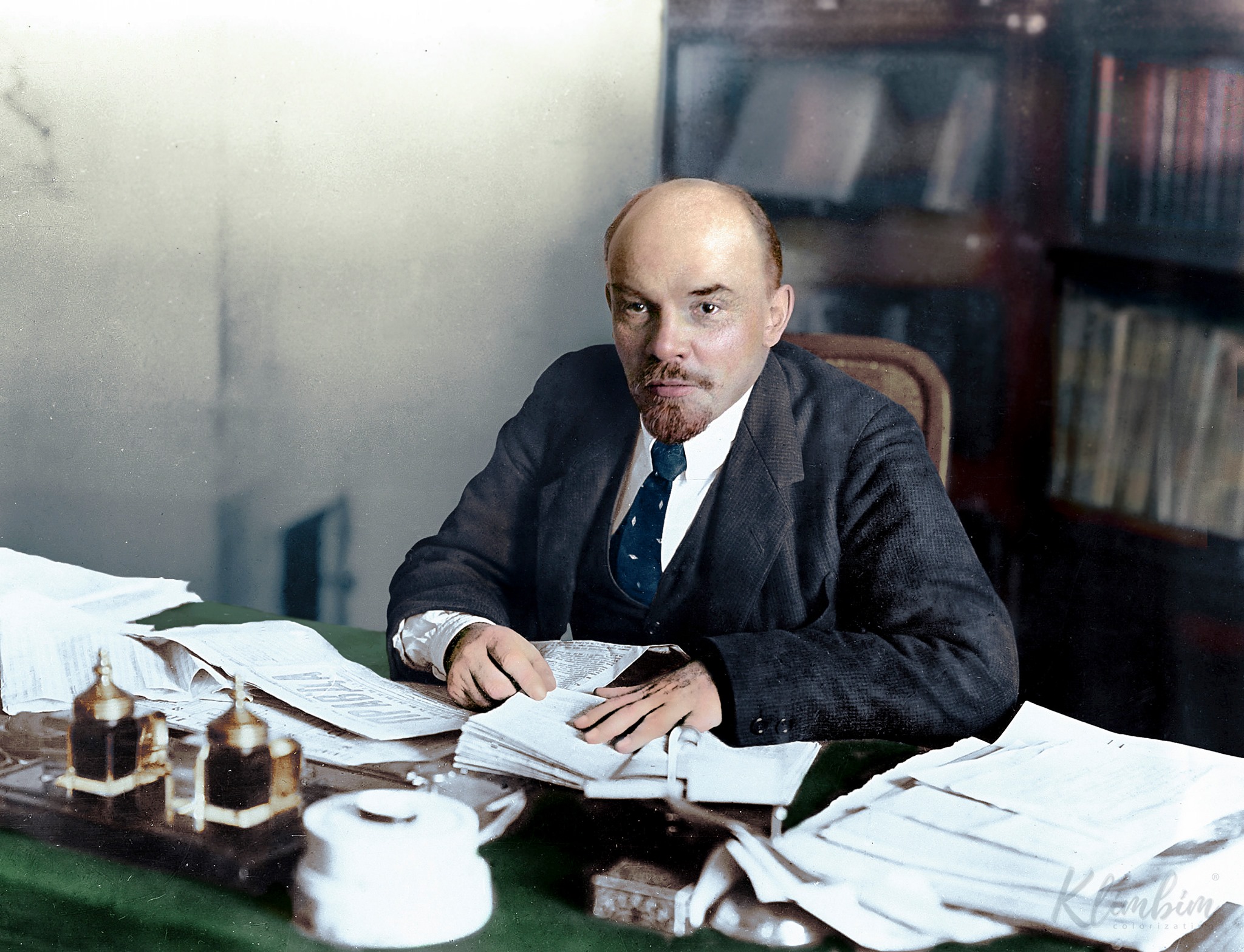 Lenin at his desk-1918-Klimbim | International Worker's League