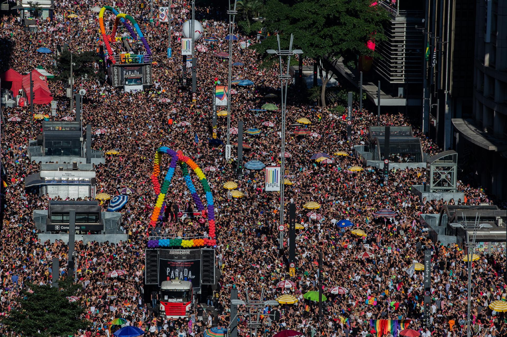 Paradas LGBTs marcam 50 anos da Revolta de Stonewall e a luta por ...